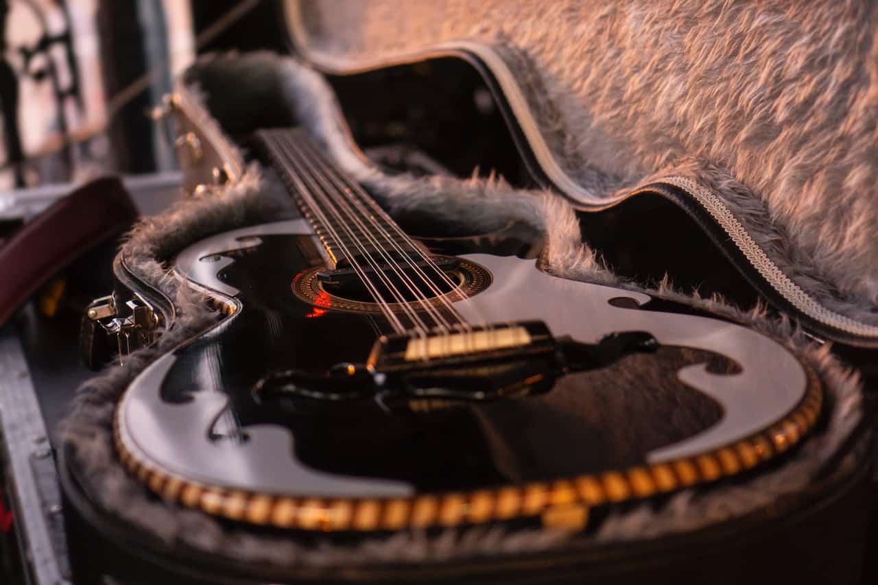 10 Must-Have Guitar Gear Every Guitarist Needs | All Stringed