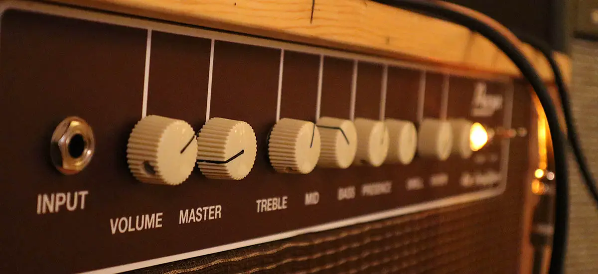 How Do I Adjust The Settings On A Practice Amp?