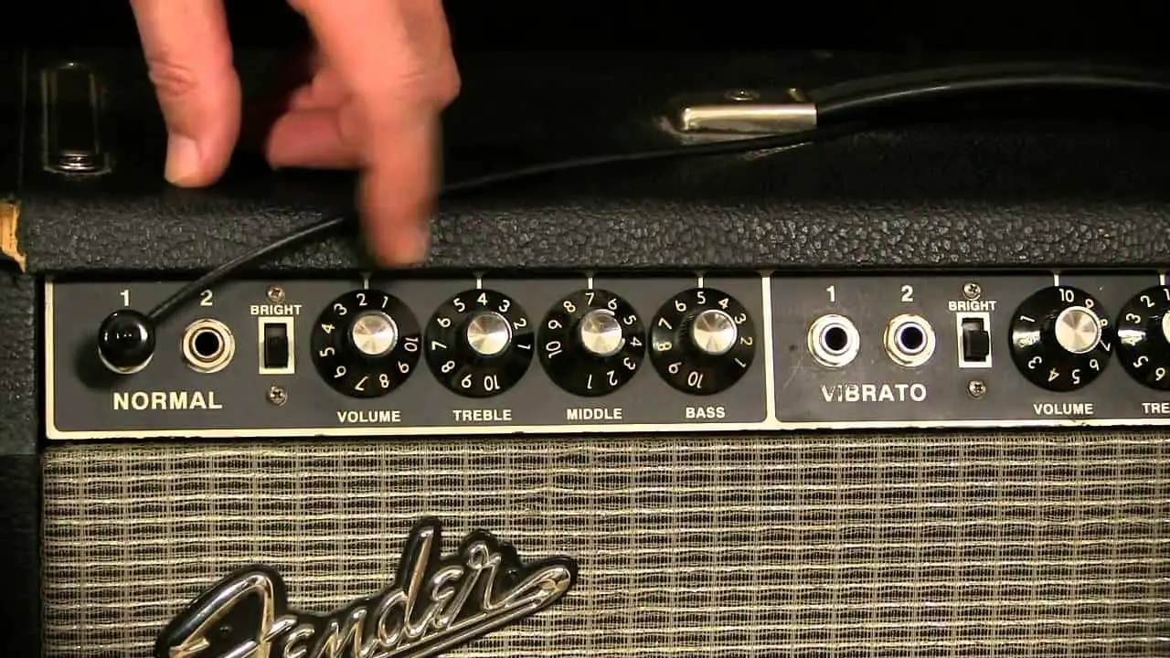 How Do I Adjust The Settings On A Practice Amp?