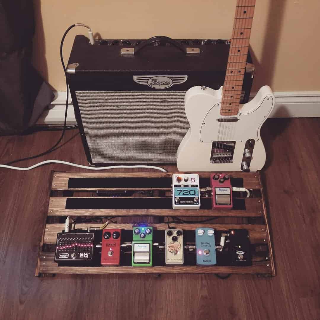 How Do I Connect A Mini Guitar Amp To A Pedal?