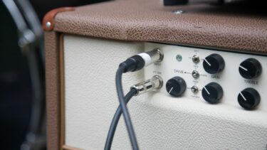 How To Connect Guitar Amp To Audio Interface | All Stringed
