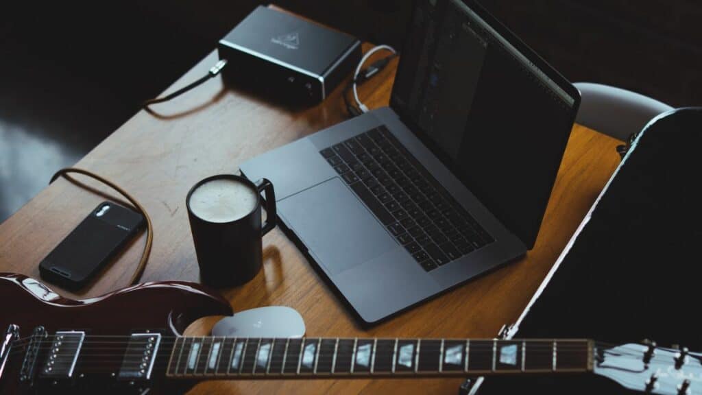 How To Use PC As Guitar Amp | All Stringed